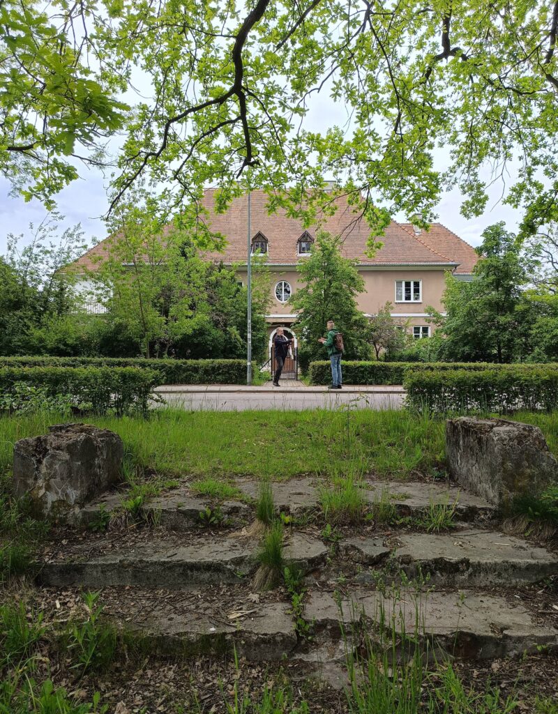 Kamienica ul. Czerwonych Beretów 3, Warszawa | Lapidarium